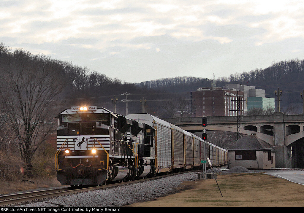 NS 1044 With JK Tower (the shack) to the Right of the Train